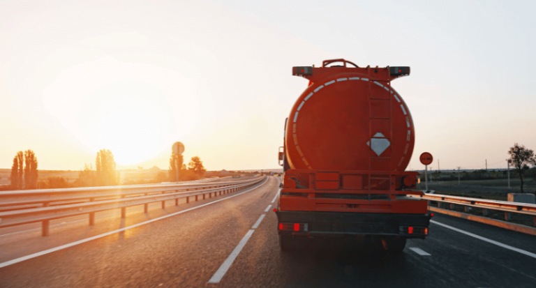 Jak zorganizować transport ADR? - Okiem Truckera